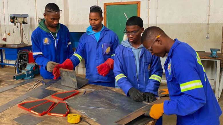 Shaping the skills and jobs of youth in Mozambique: Technical and ...