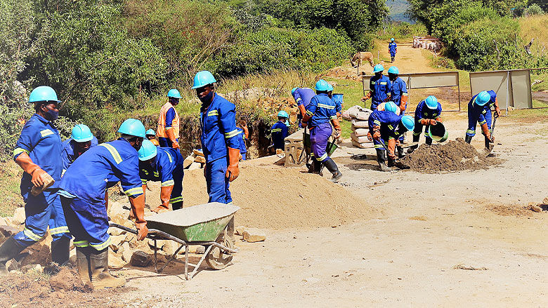 Zimbabwe: Road building—a step to recovery for remote communities
